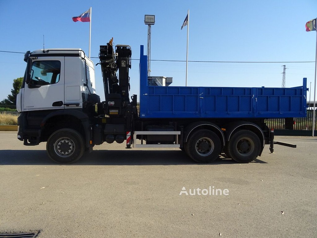 Mercedes-Benz AROCS 3333 kamion s ravnom platformom