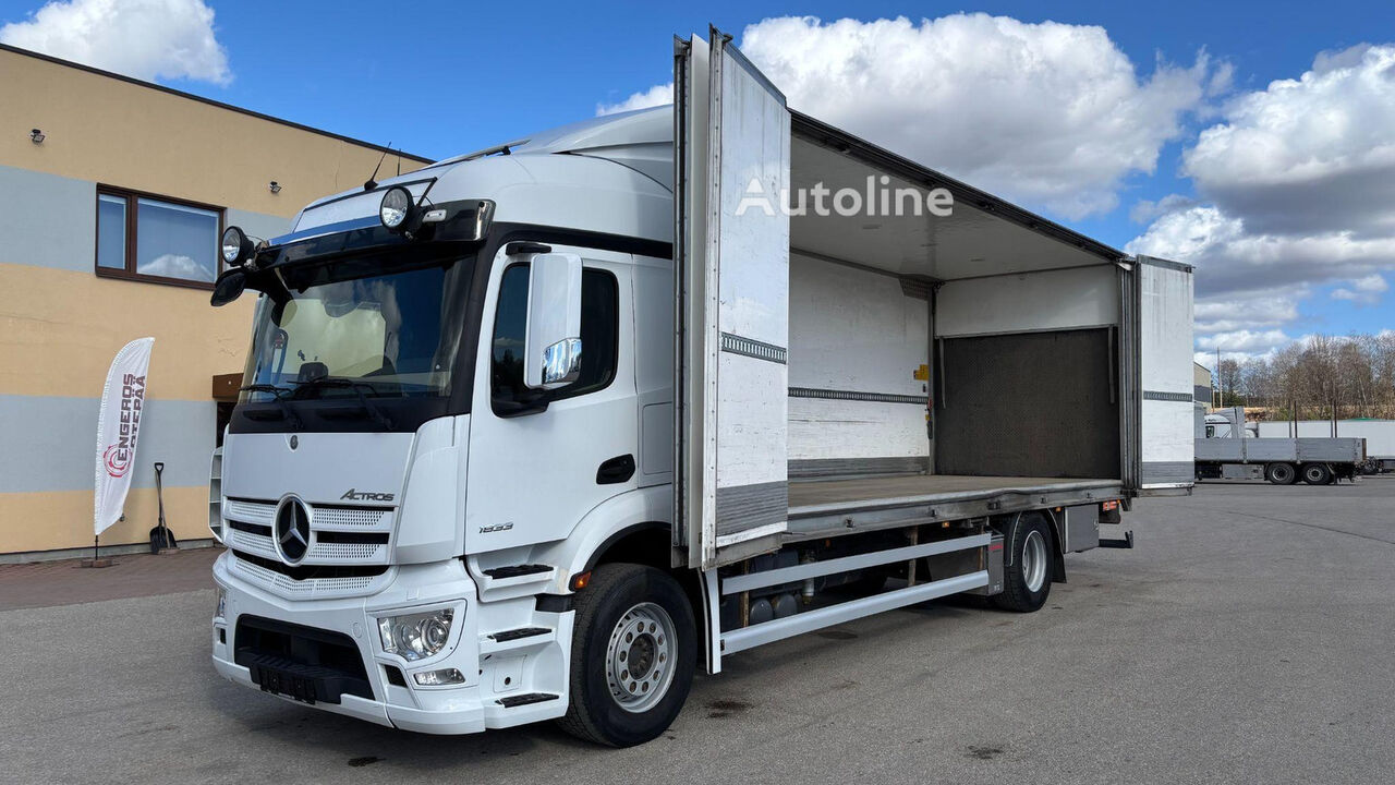 Mercedes-Benz Actros 1833 4x2 EURO 6 + SIDE OPENING kamion furgon