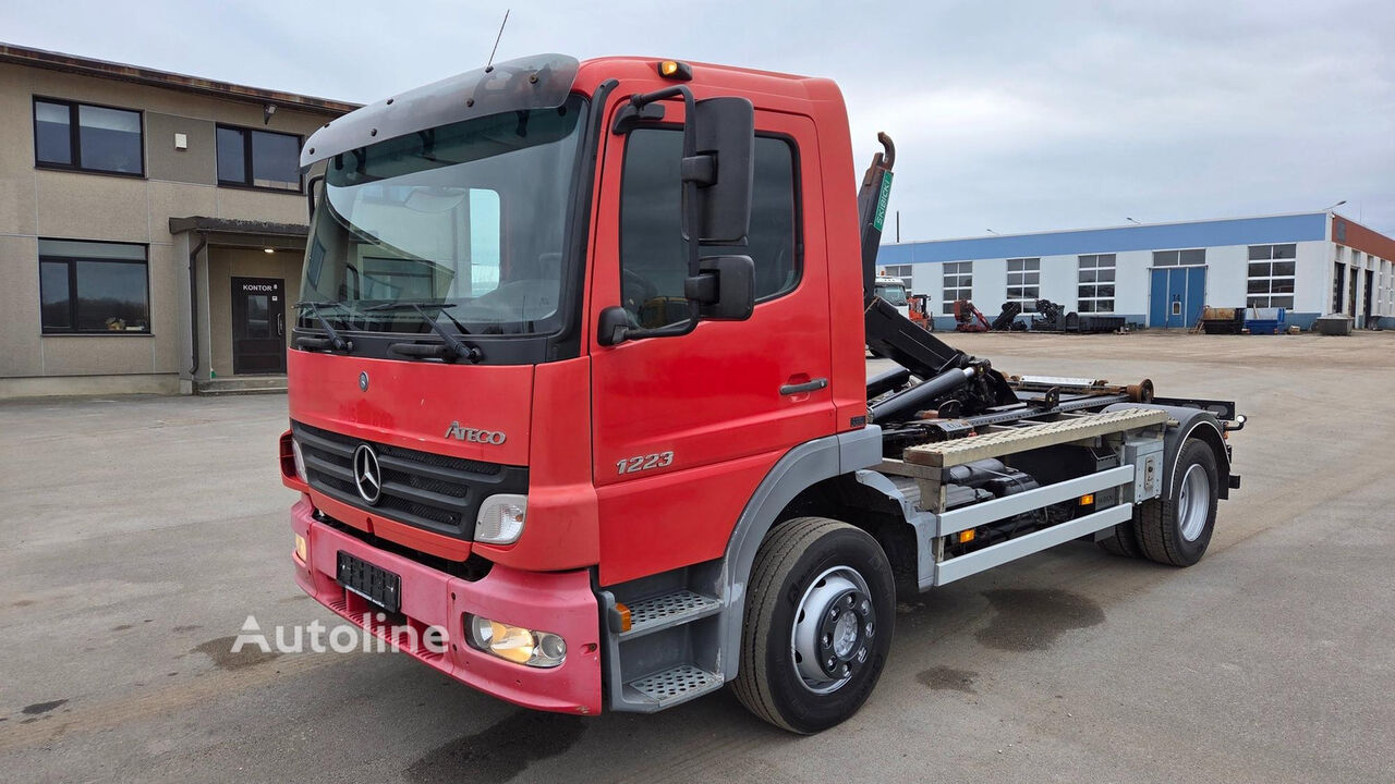 Mercedes-Benz Atego 1223 4X2 hooklift 2015 + 3 containers kamion rol kiper
