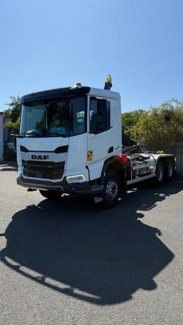 Novi DAF XD 450 FAT kamion rol kiper