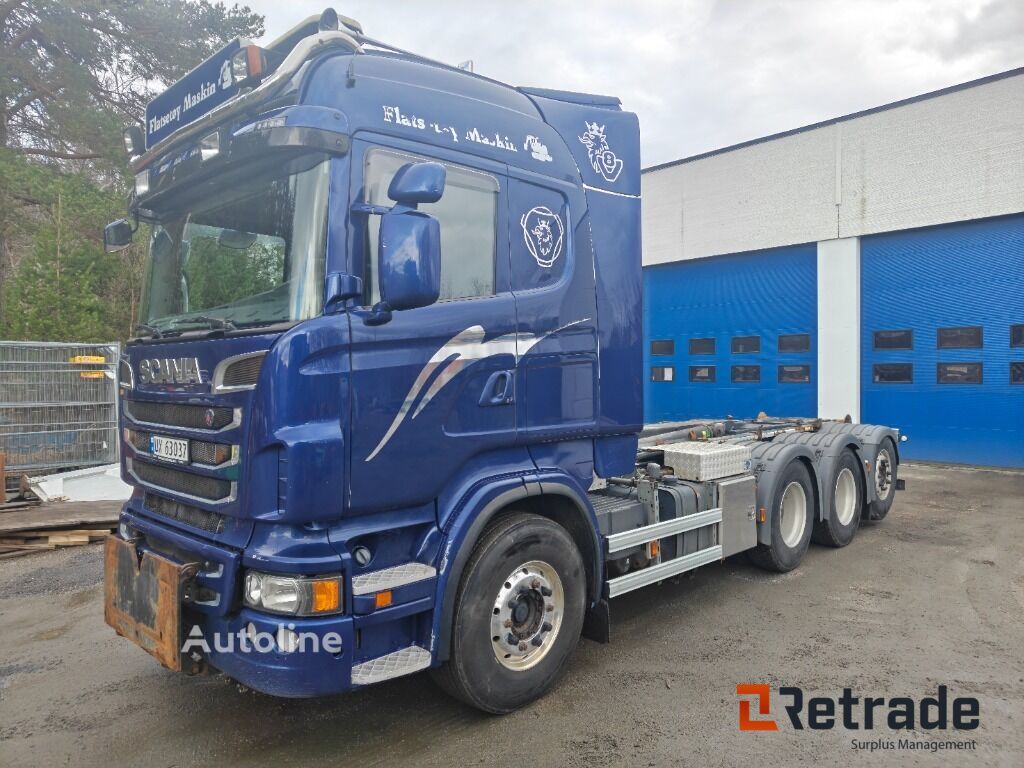 Prodaje se Scania R560 rol kiper sa kukom na aukciji