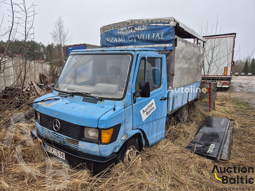 Prodaje se Mercedes-Benz 207 D kamion za prevoz stoke na aukciji
