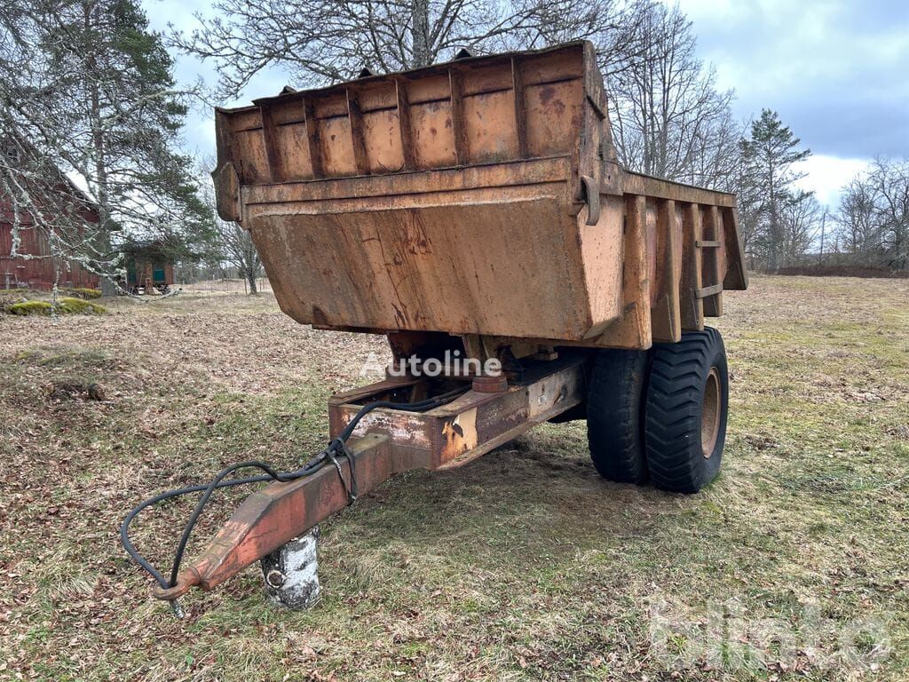 Prodaje se prikolicu kiper na aukciji