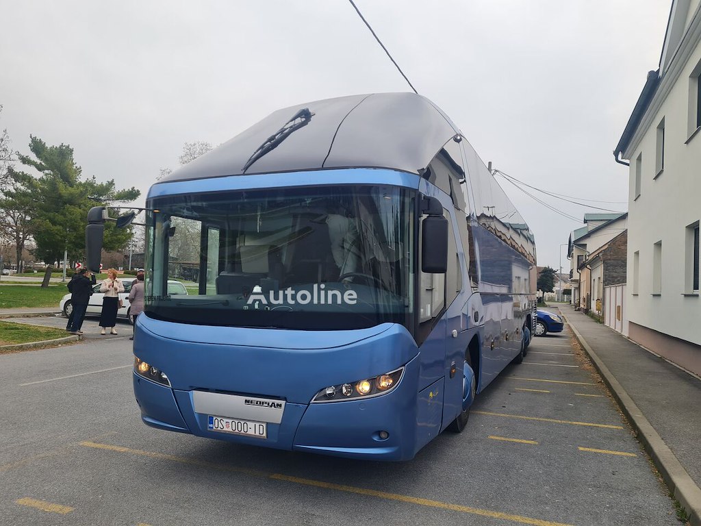 Neoplan Starliner N5218 turistički autobus