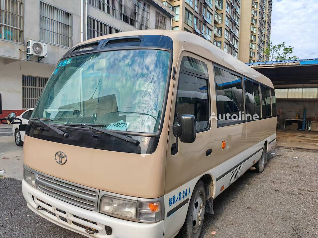 Toyota Coaster prigradski autobus