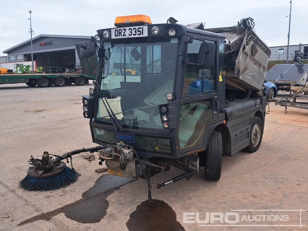 Prodaje se Schmidt vozilo za čišćenje ulica na aukciji