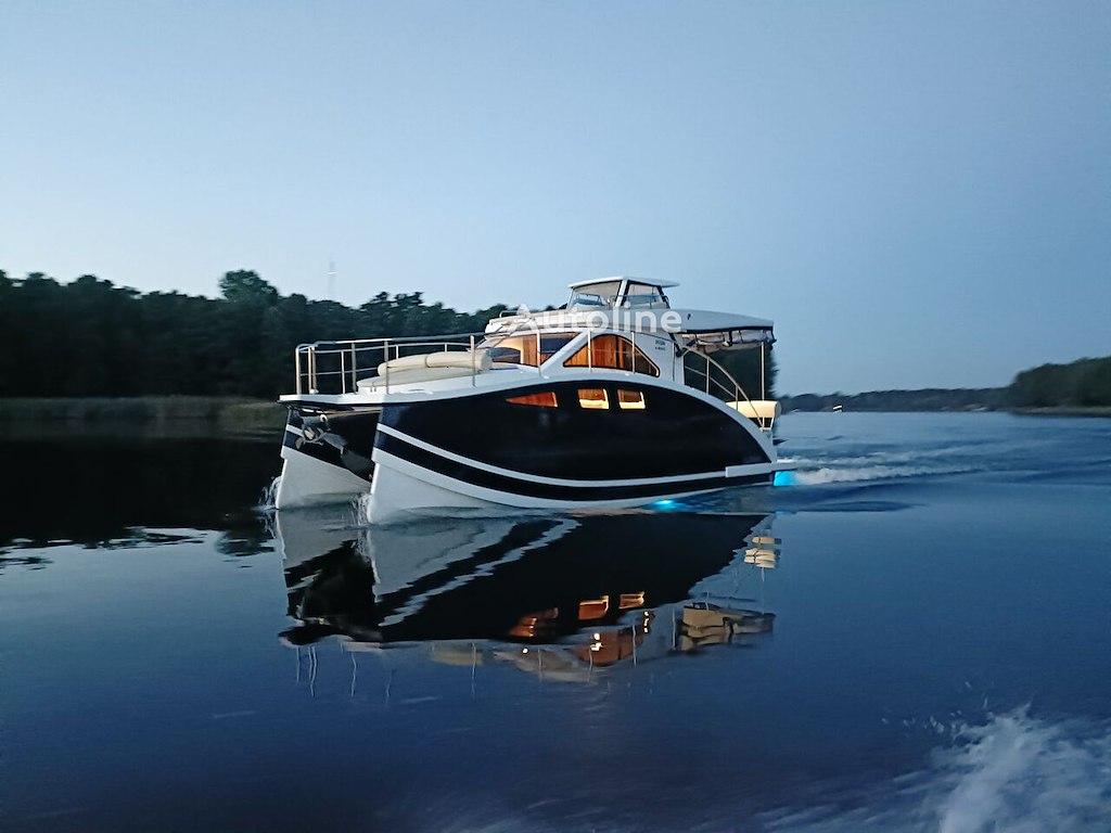 Yamaha Navigathor 30 Houseboat Katamaran motorna jahta
