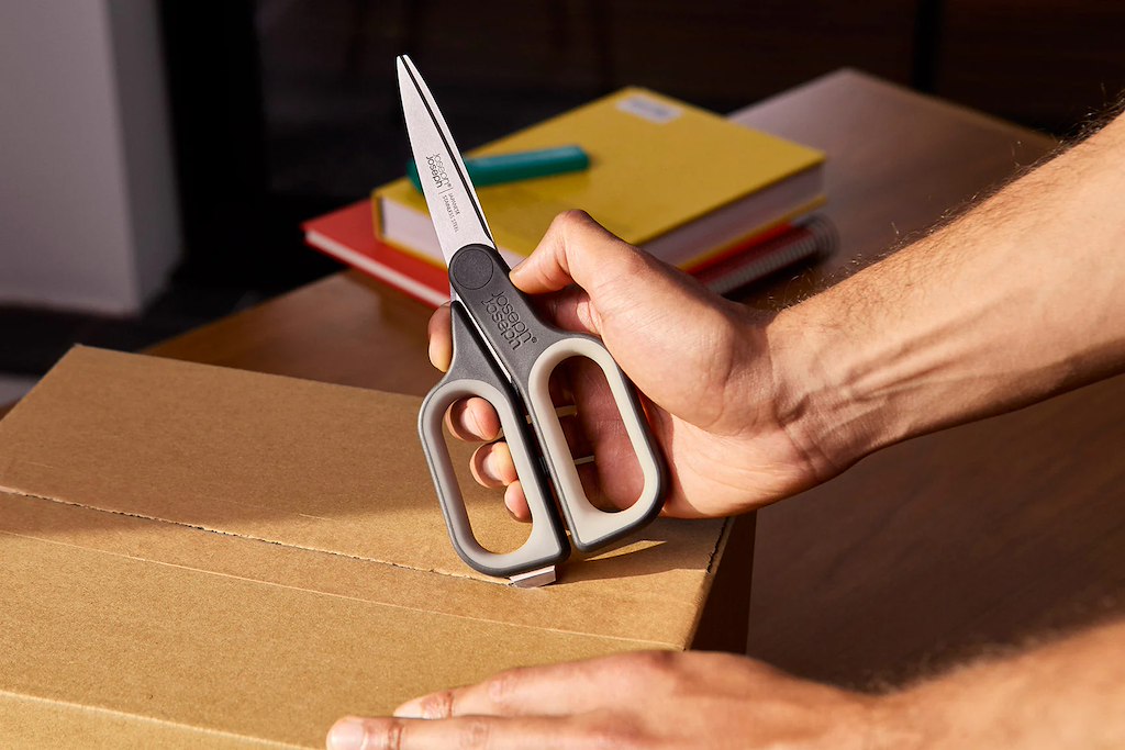MAKAZE SA SEČIVOM – CutPlus Grey Scissors with Integrated Box Cutter