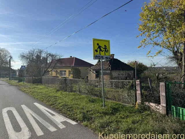 Prodajem plac sa kućom pored škole, Glumčevo Brdo, Barajevo