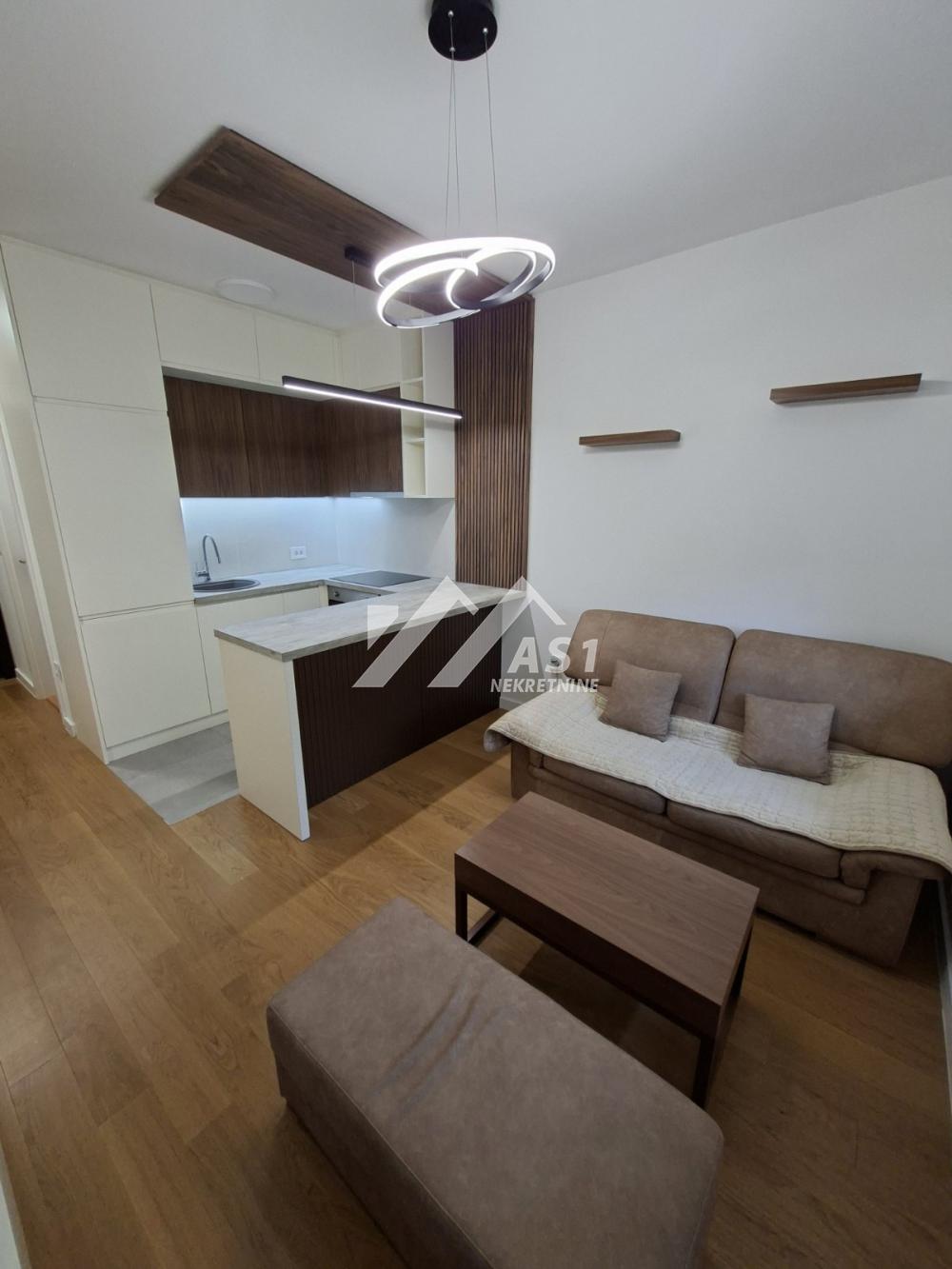 IZDAJE SE NOV LUX STAN KOD SHERATONA ID#6237
500 €