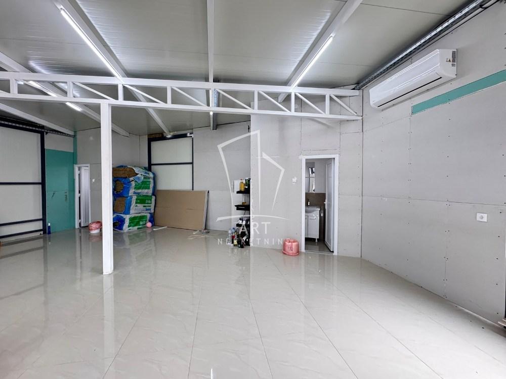 Lokal Ripanj, 150m2 ID#14646
2.000 €