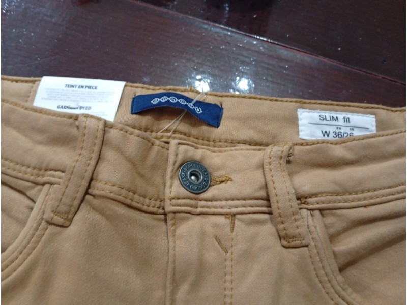 NOVO pantalone vel 36 oker boja