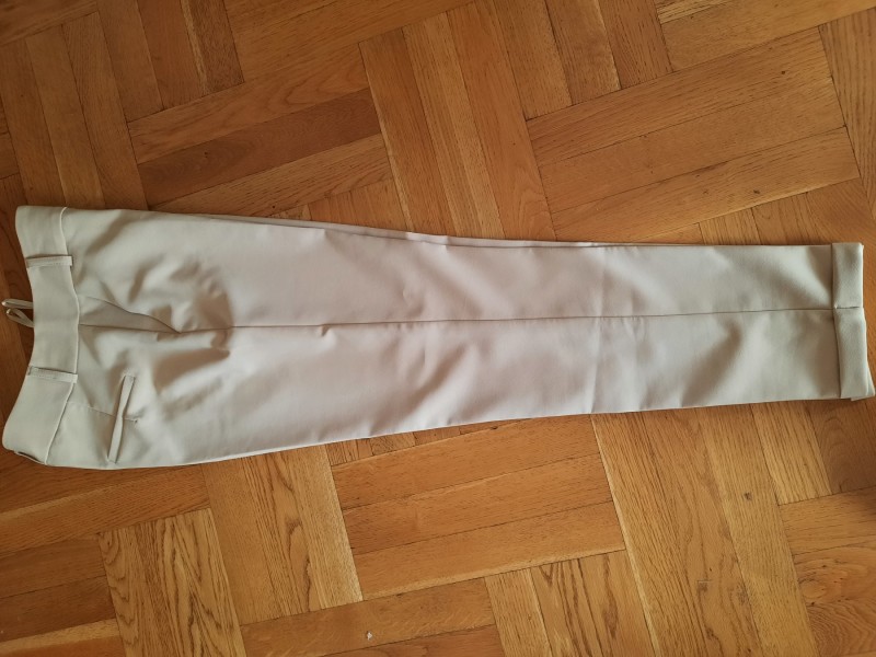 Savršene svetlo bež pantalone vel.40 nove