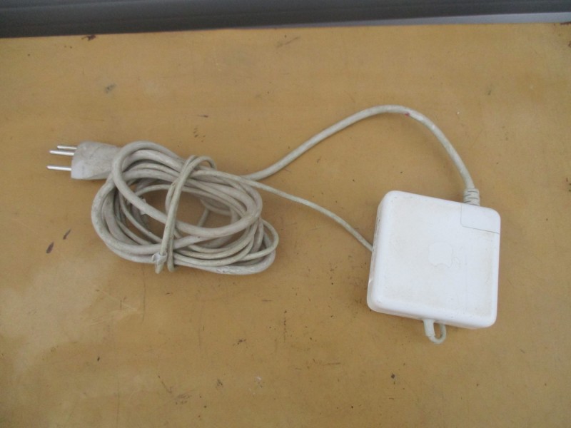 APPLE 18.5V-4.6A punjac br.4-neispitano-citaj opis