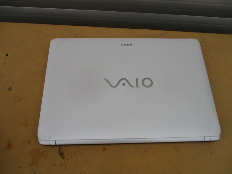17.SONY VAIO SVF152C29M prelep beli laptop