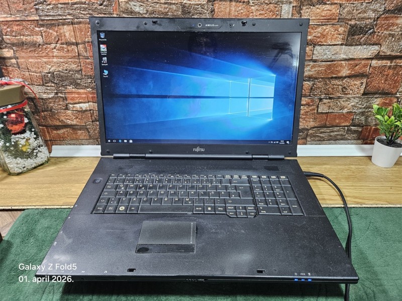 Fujitsu Amilo Li 3910