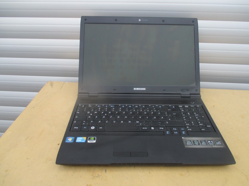 20.SAMSUNG NP-P580H laptop 15.6inca-citaj opis