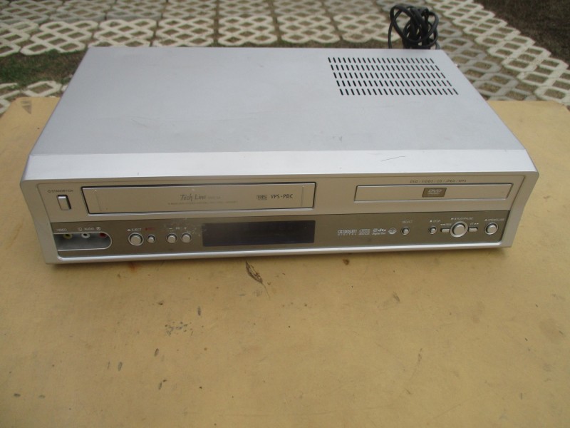 TECH LINE DVC64 VHS recorder -DVD plejer-citaj opis