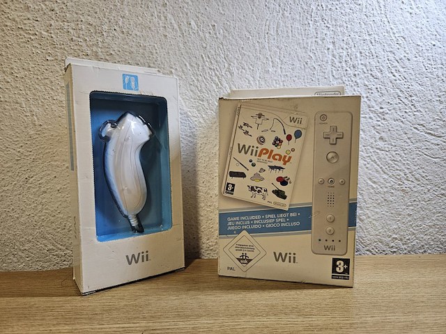 Nintendo Wii Remote kontroler + Nunchuk + Wii Play igra