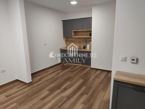 Izdavanje poslovnog prostora – Centar, Novi Sad (Stari grad), 100m²