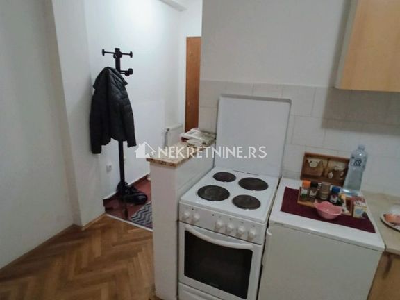 Lepa garsonjera na korak od centra Novog Sada