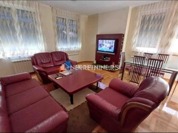 Vračar, Južni bulevar, 3.0 stan, 80m2, 800 EUR, ID 53067