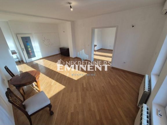 Vračar, Kalenić pijaca, Maksima Gorkog, 3.0, 110m2, 900 EUR