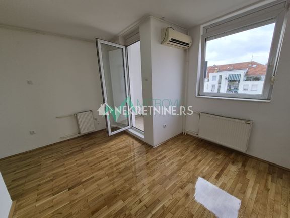 Stan,NOVI SAD,NOVO NASELJE NS,kv: 23.00, € 72000, ID: 1004024