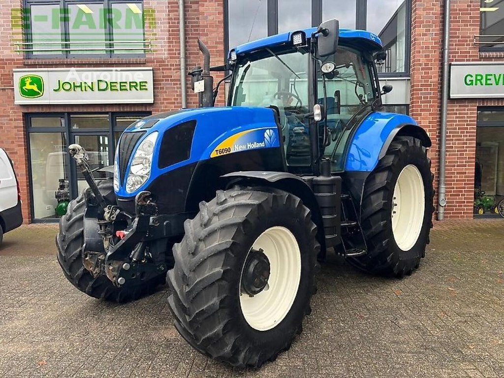 New Holland t6090 traktor točkaš
