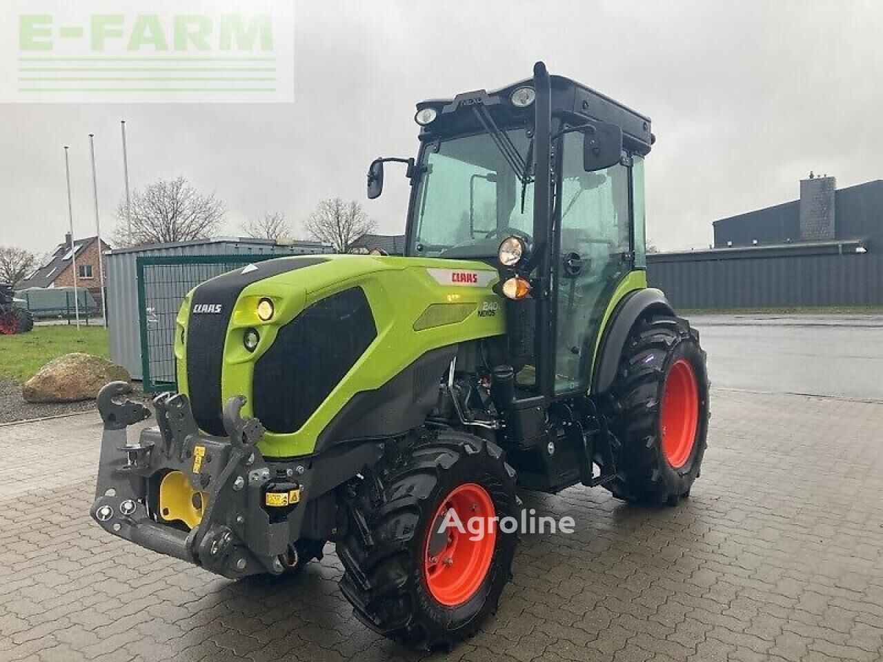 Claas nexos 240 s traktor točkaš