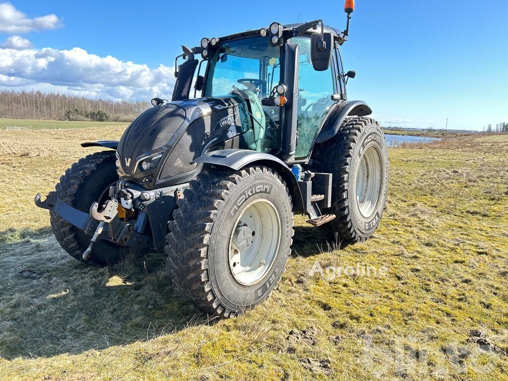 Prodaje se Valtra N124 traktor točkaš na aukciji