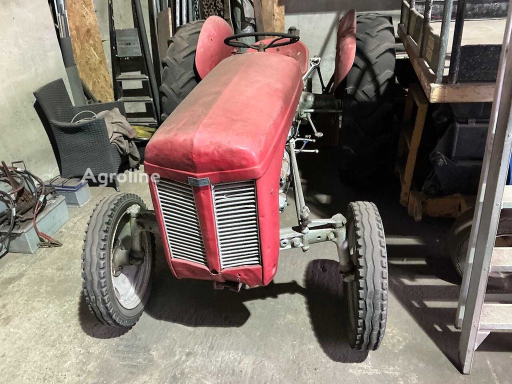 Prodaje se Massey Ferguson Vintage Tractor traktor točkaš na aukciji