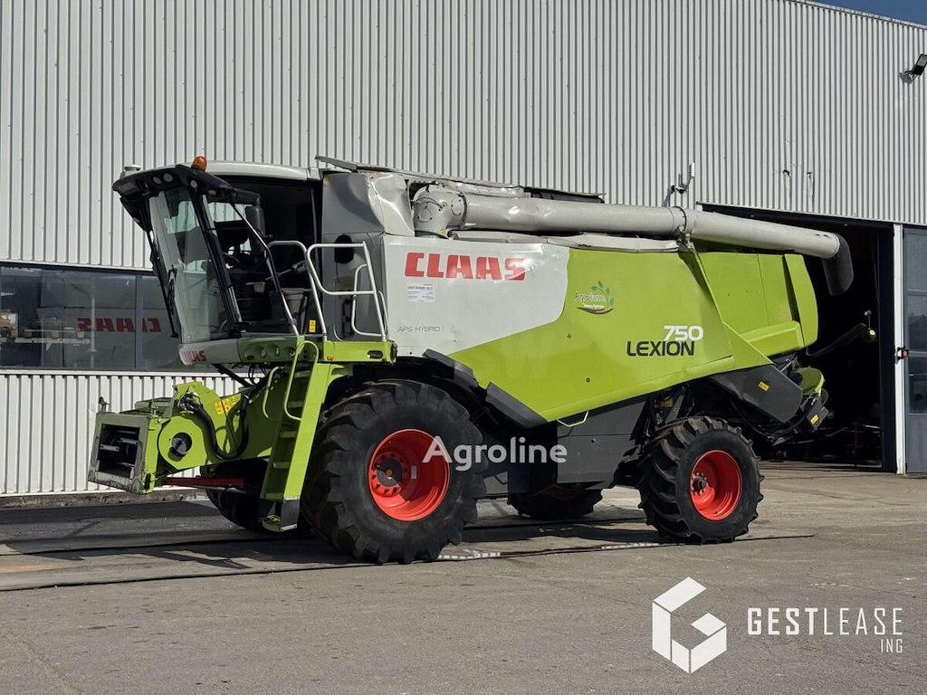 Claas LEXION 750 kombajn za žito nakon udesa