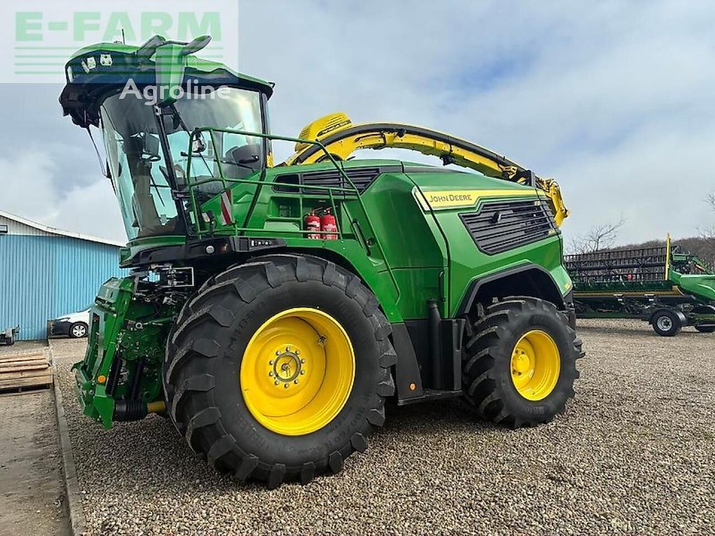 John Deere f8 600 krmni kombajn