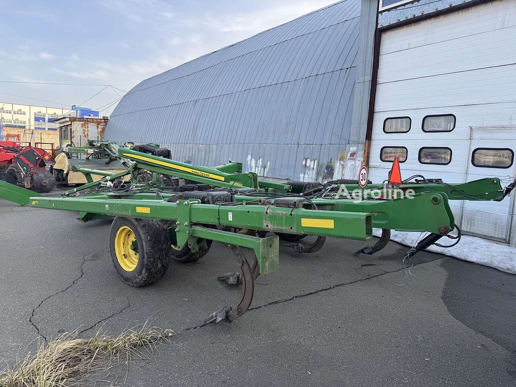 John Deere 2720 podrivač