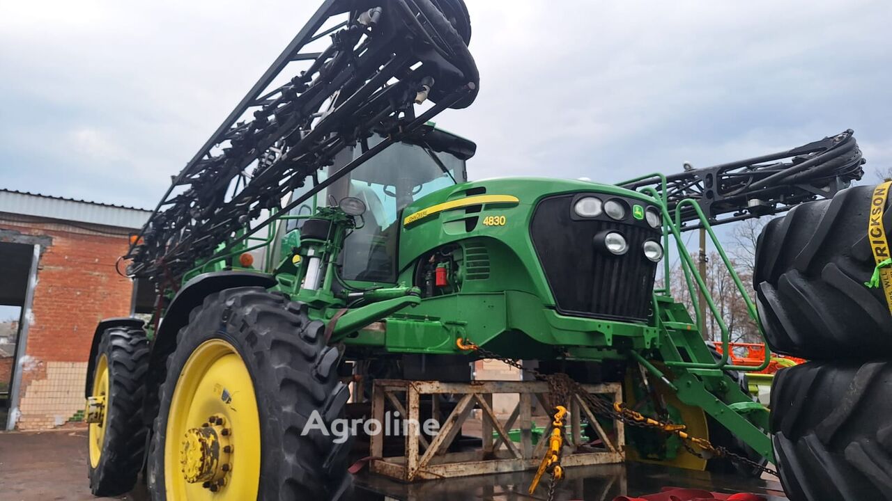 John Deere 4830 samohodna prskalica