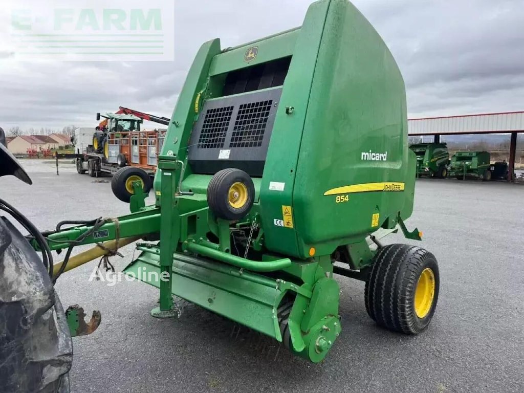 John Deere 854 balirka za okrugle bale