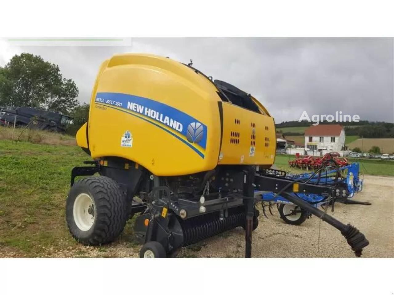 New Holland roll-belt180 balirka za okrugle bale