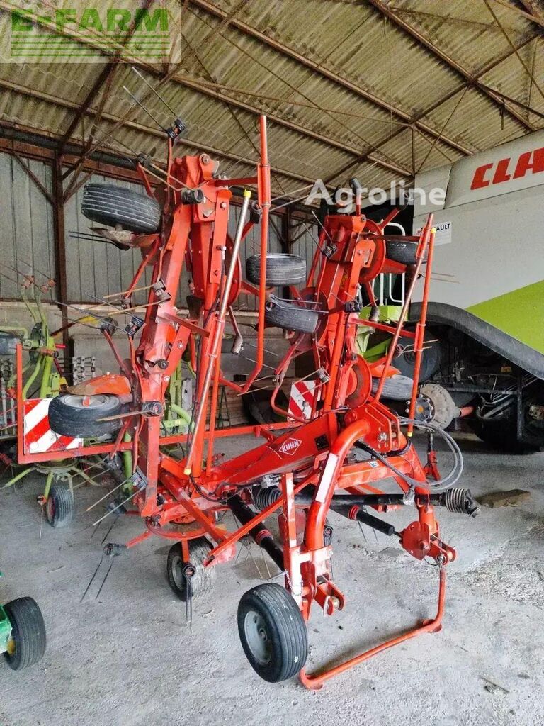 Kuhn gf 8702 prevrtač sena