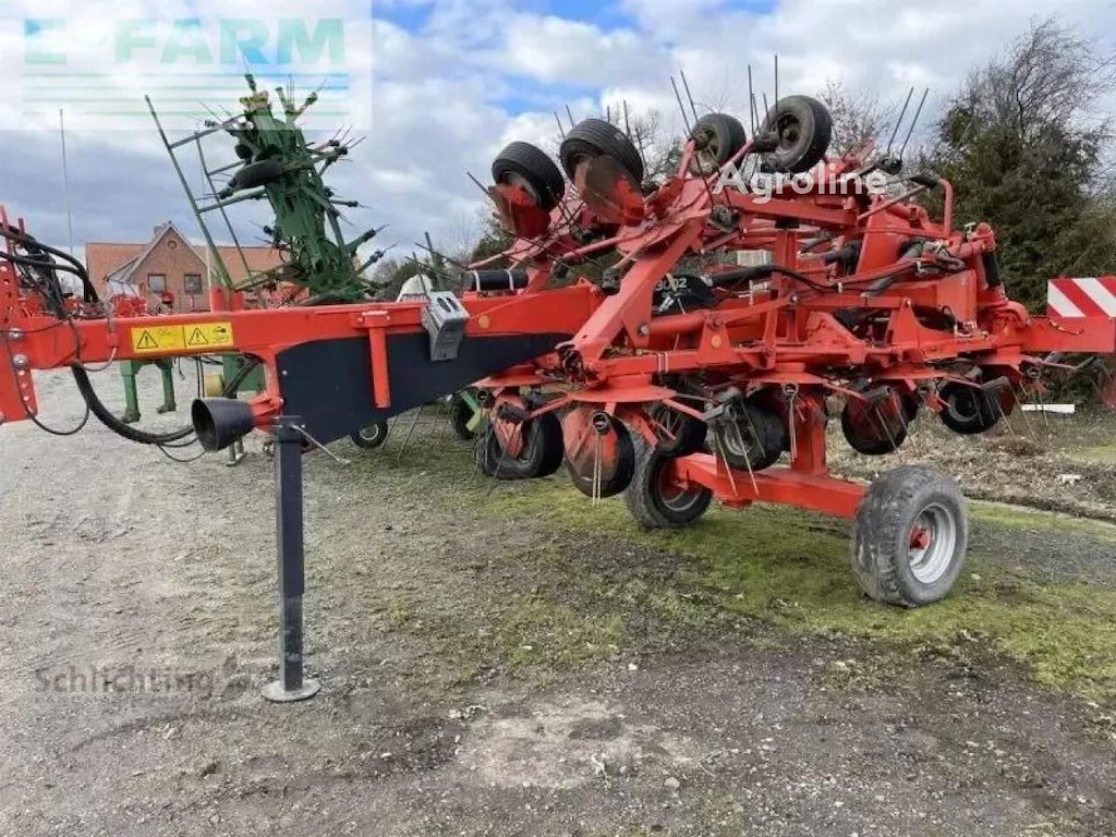 Kuhn GF13002 prevrtač sena