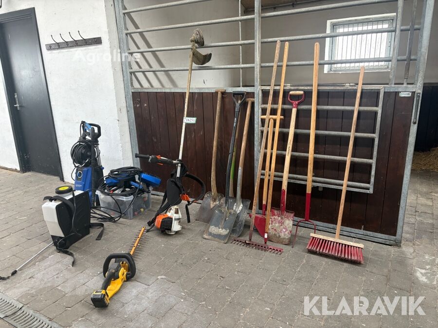 Prodaje se DeWalt Lot: have og terrasse redskaber 14 styk trimer za živu ogradu na aukciji