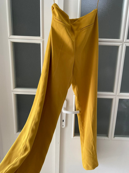 Zara pantalone nove