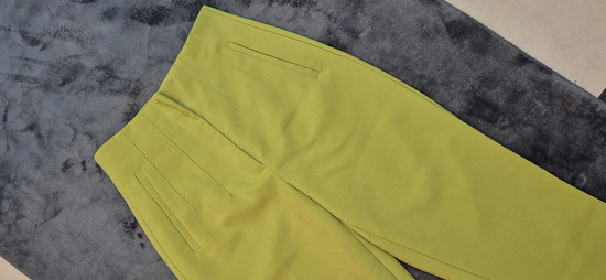 Zara pantalone kivi boja