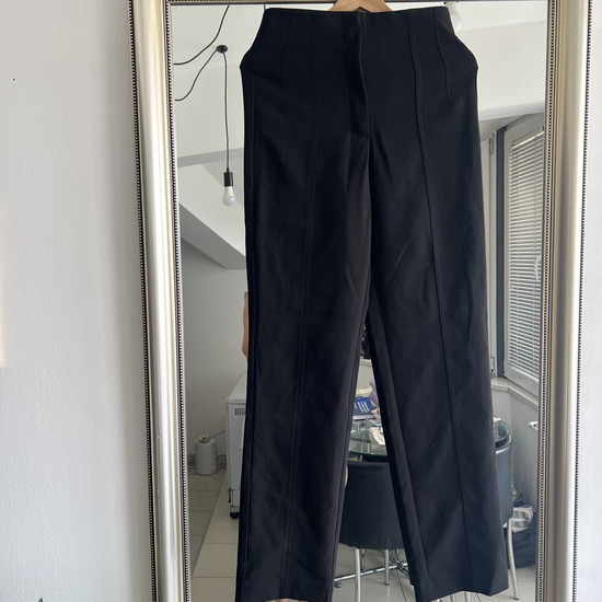 Zara pantalone ravni kroj
