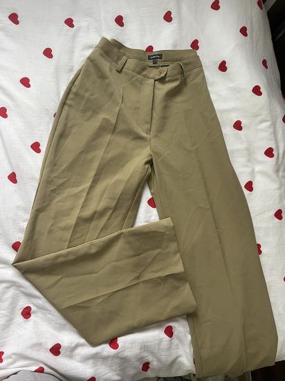 Hitno- Bez pantalone