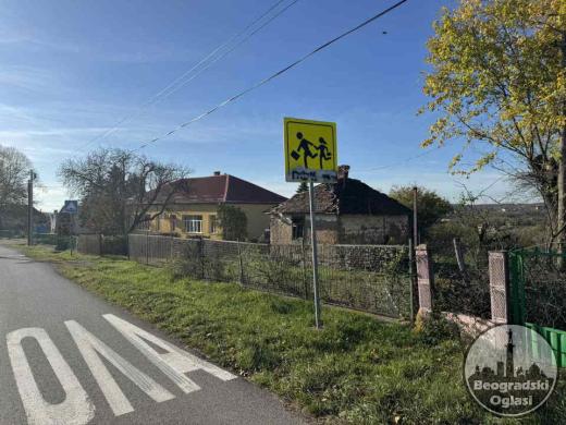 Prodajem plac sa kućom pored škole, Glumčevo Brdo, Barajevo