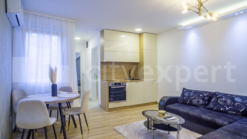 Stan u kući za izdavanje BEZ PROVIZIJE: Dvosoban, 40m², Bežanijska, Zemun - 600€