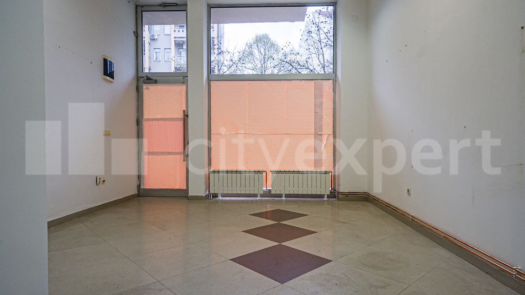 Poslovni prostor Izdavanje Novi Sad Bez skrivenih troškova - 27m², Ćirpanova, Novi Sad - 500€