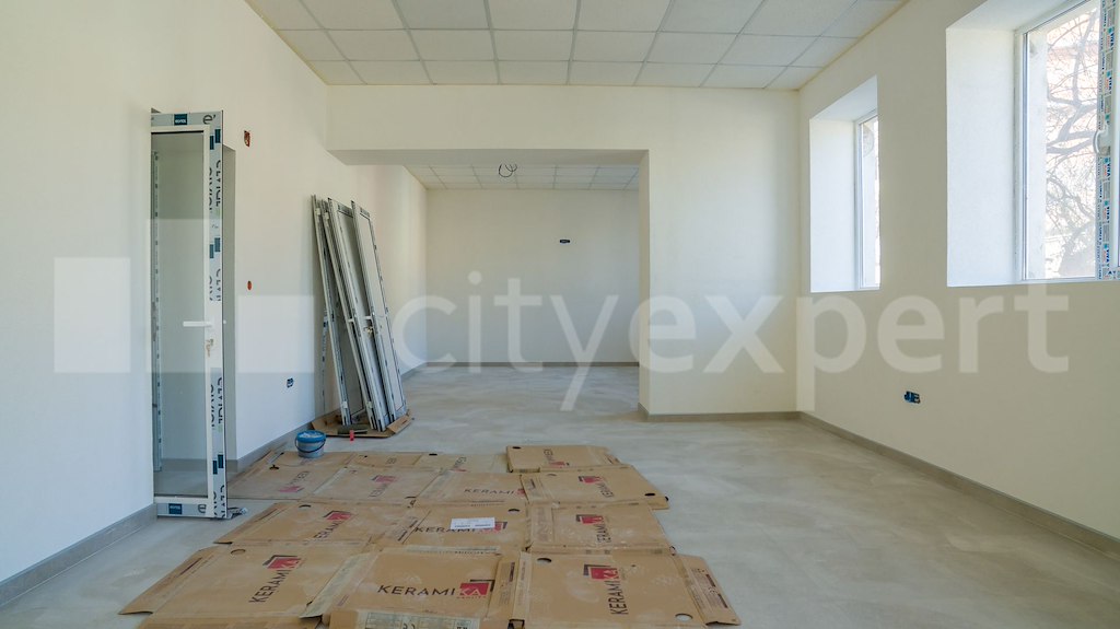 Poslovni prostor za izdavanje BEZ PROVIZIJE: Ostalo, 240m², Prijezdina, Medijana - 4320€