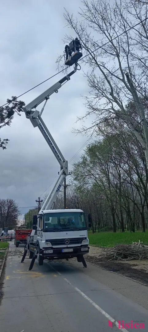 Iznajmljivanje kamiona sa korpom - Radna visina 26 metara